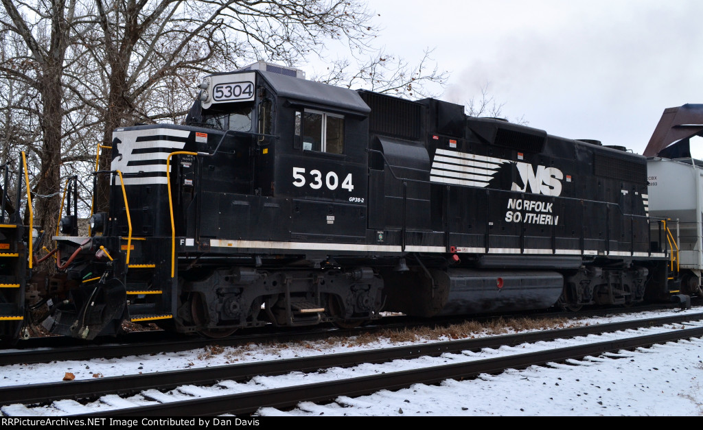 NS GP38-2 5304 on H68